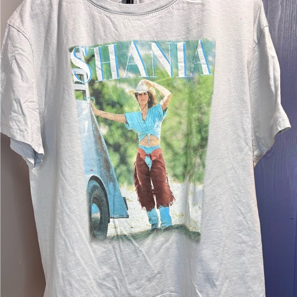 Shania Twain | Tops | Shania Graphic White Tee Short Sleeve | Poshmark